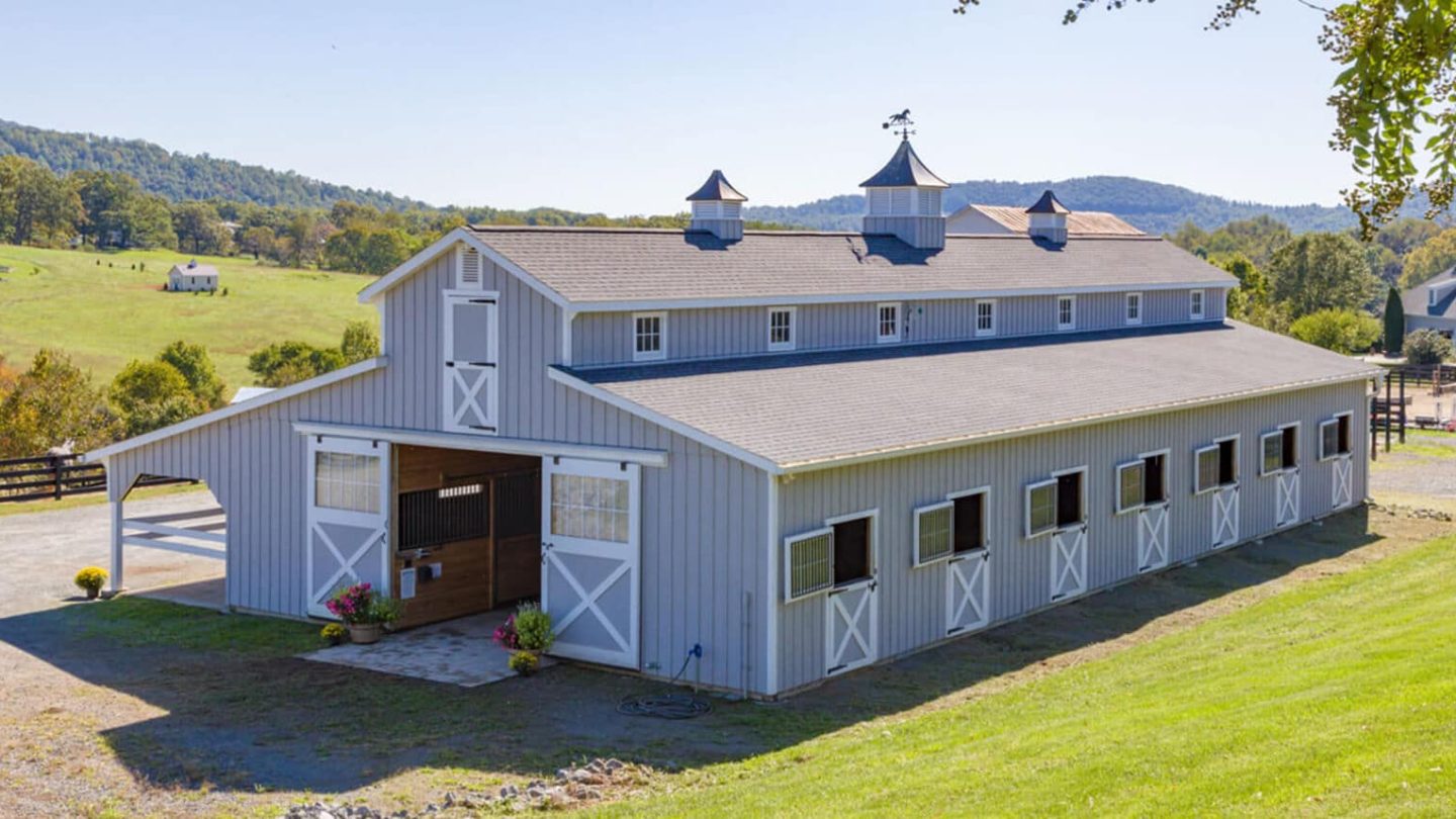 Amish-Made Center-Aisle Horse Barns | AmishCo