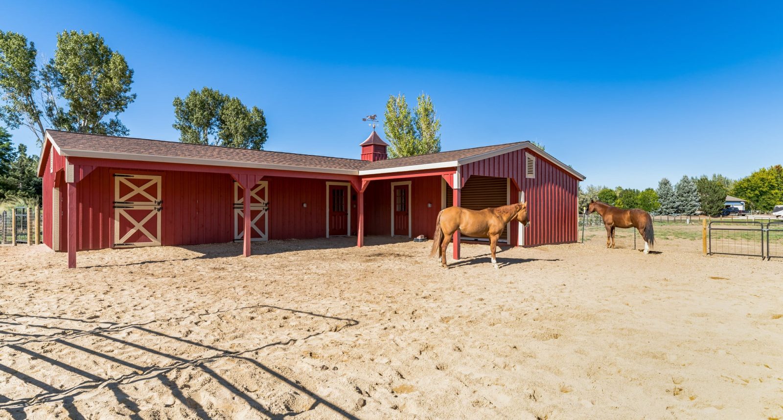 Amish-Made L-Shaped Horse Barns | AmishCo