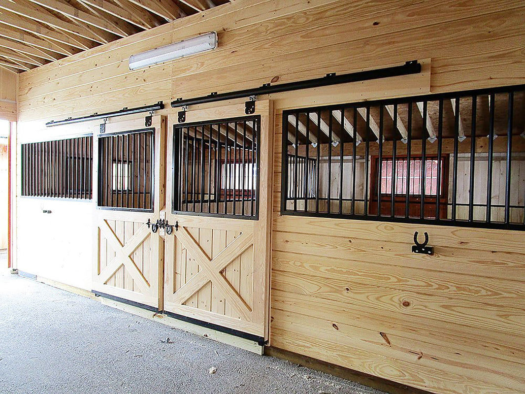 Low Profile Center Aisle Horse Barn – AmishCo